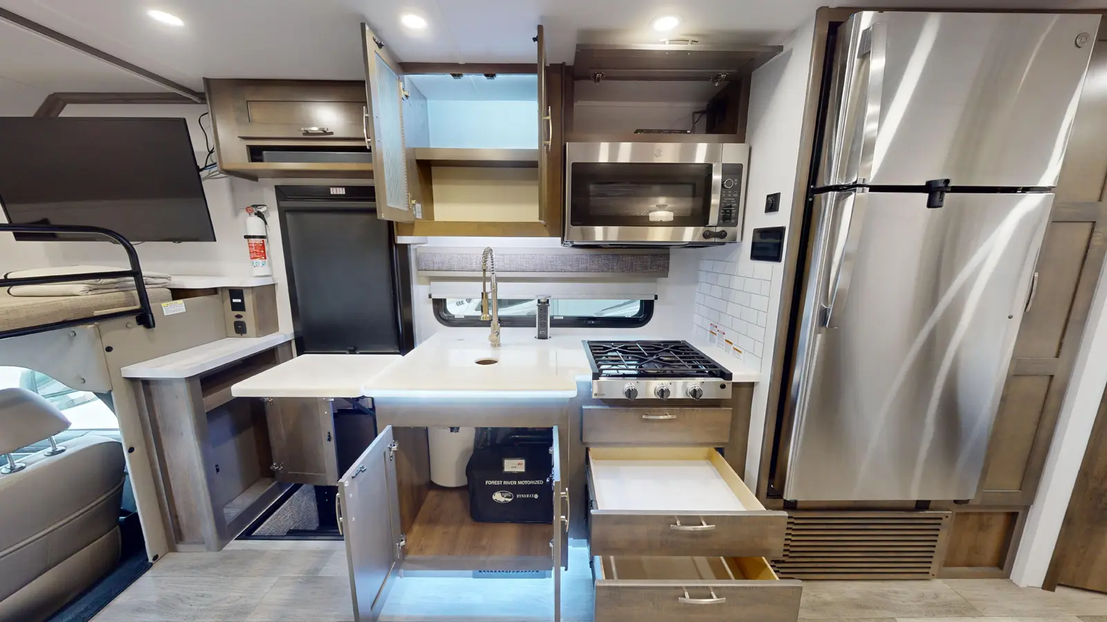 2026 Isata 5 30FW Floorplan - Dynamax RV