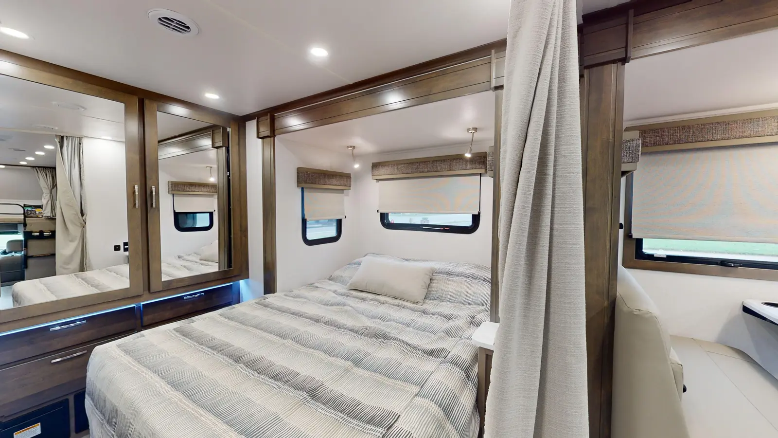 2026 Isata 5 30FW Floorplan - Dynamax RV
