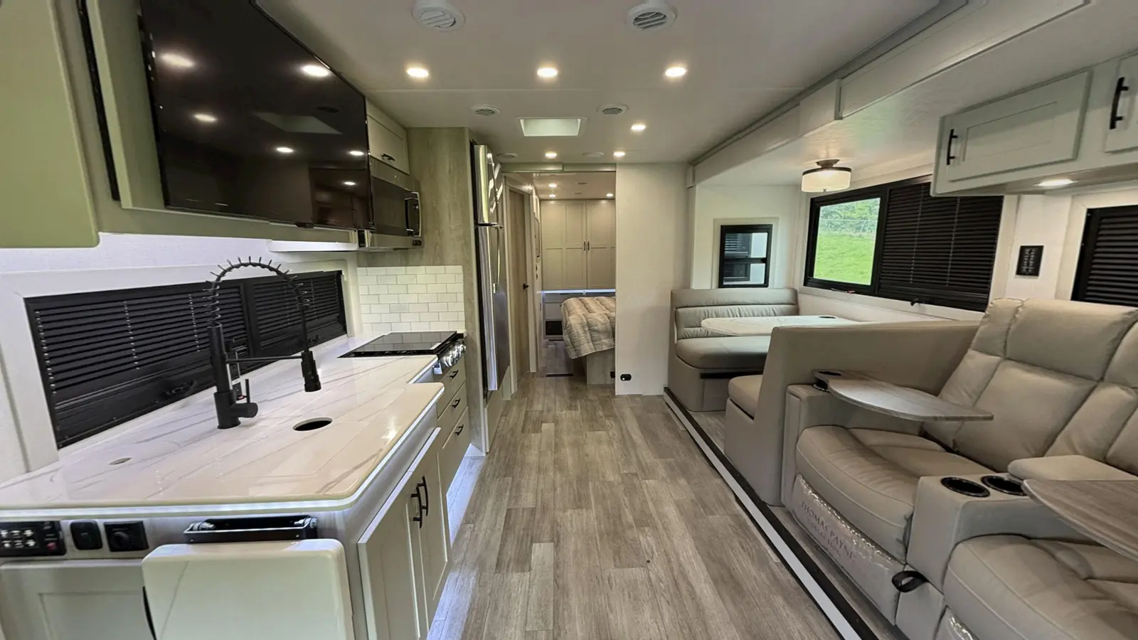 Europa Class C Motorhomes - Dynamax RV